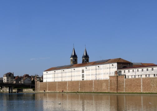 On location in Melun, France at Maison Central Melun prison ; part 2 ...